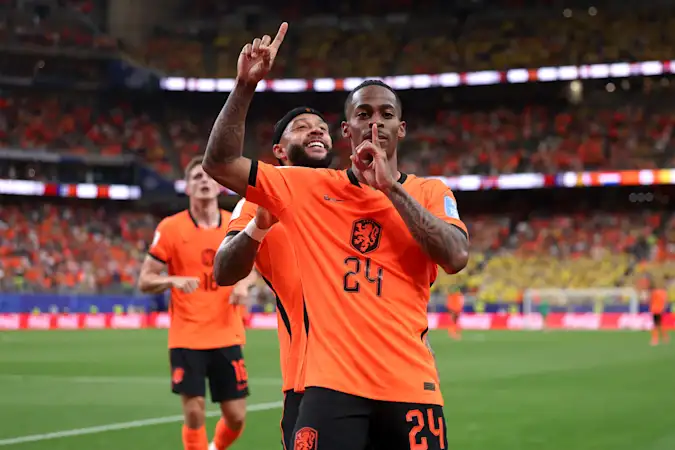 Summerville Transfer News: Arsenal and Manchester United eye in-form ...